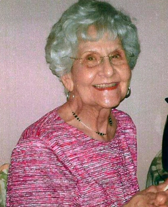 Laura Pogue's Instagram, Twitter & Facebook on IDCrawl