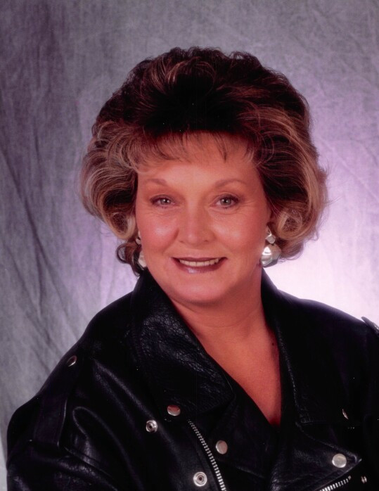 Deborah Leach's Instagram, Twitter & Facebook on IDCrawl