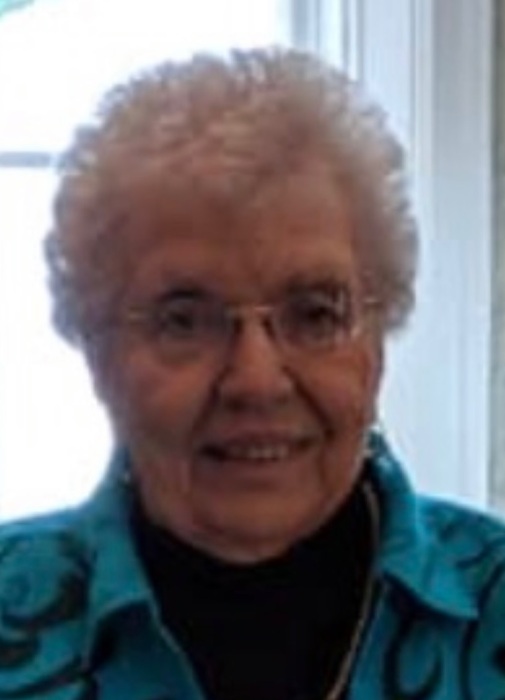 Elizabeth Lou's Instagram, Twitter & Facebook on IDCrawl