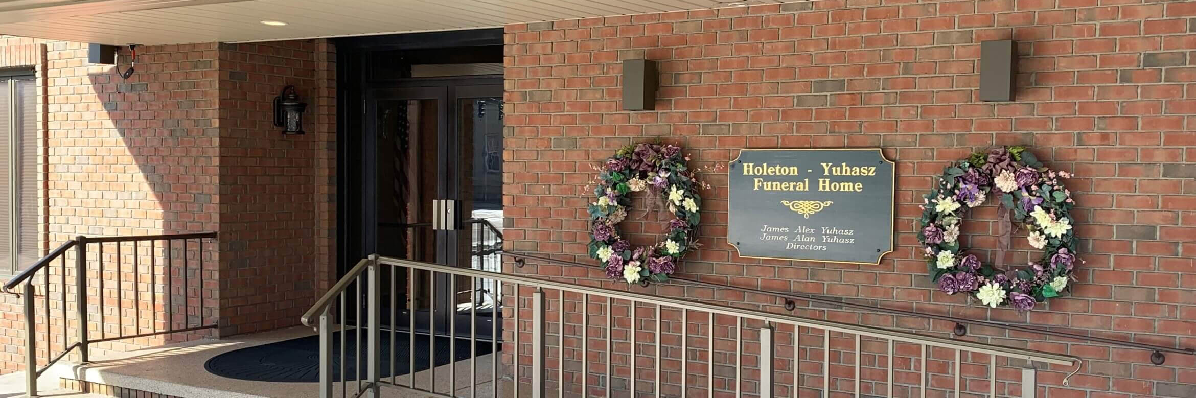 Holeton-Yuhasz Funeral Home | Niles OH funeral home and cremation
