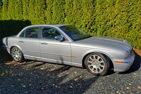 2004 XJ8