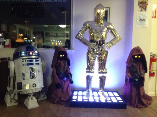 Life Size Star Wars R2D2, C3P0 and Jawas - Aurora, Illinois
