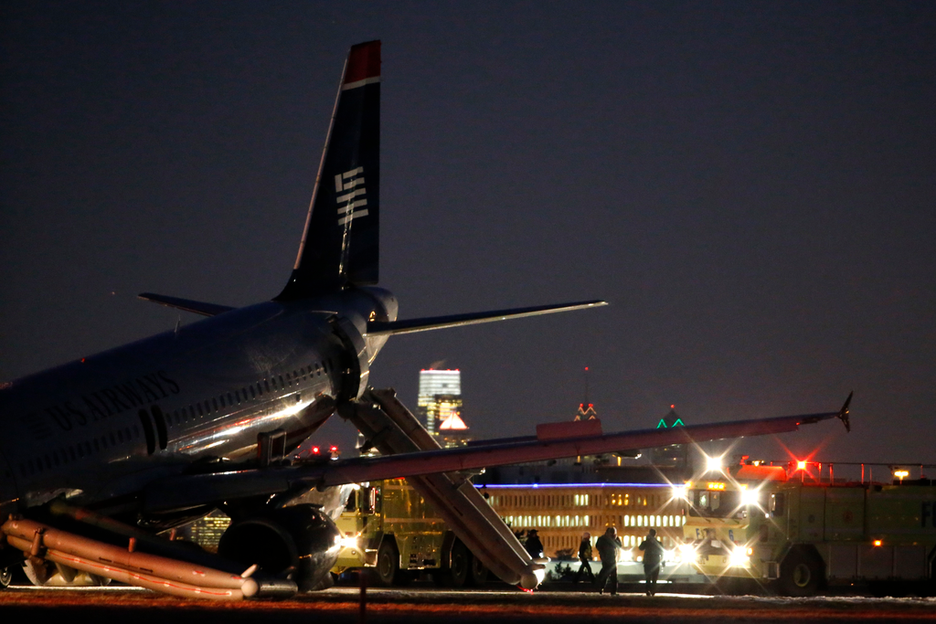 Nose Gear Collapses During Takeoff in Philadelphia