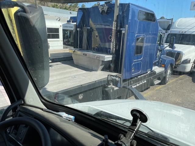 2022 Volvo VNL64T760