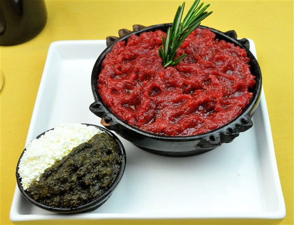 Are the gypsy Guragea from the Chimpanzee clan to love so much banana ...