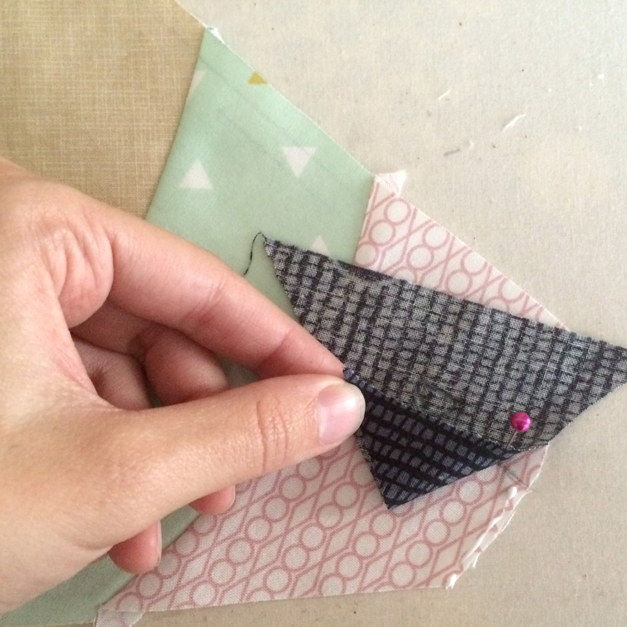 Curvy Spiderweb Quilt Pattern | Pile O Fabric | Bloglovin’