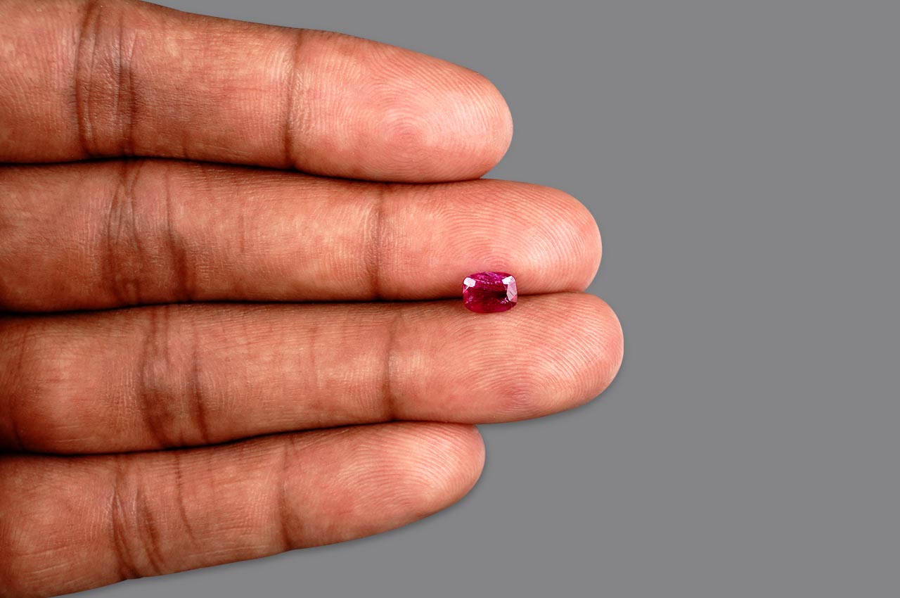 Natural old Burma Ruby - 0.91 carats - Rudra Centre