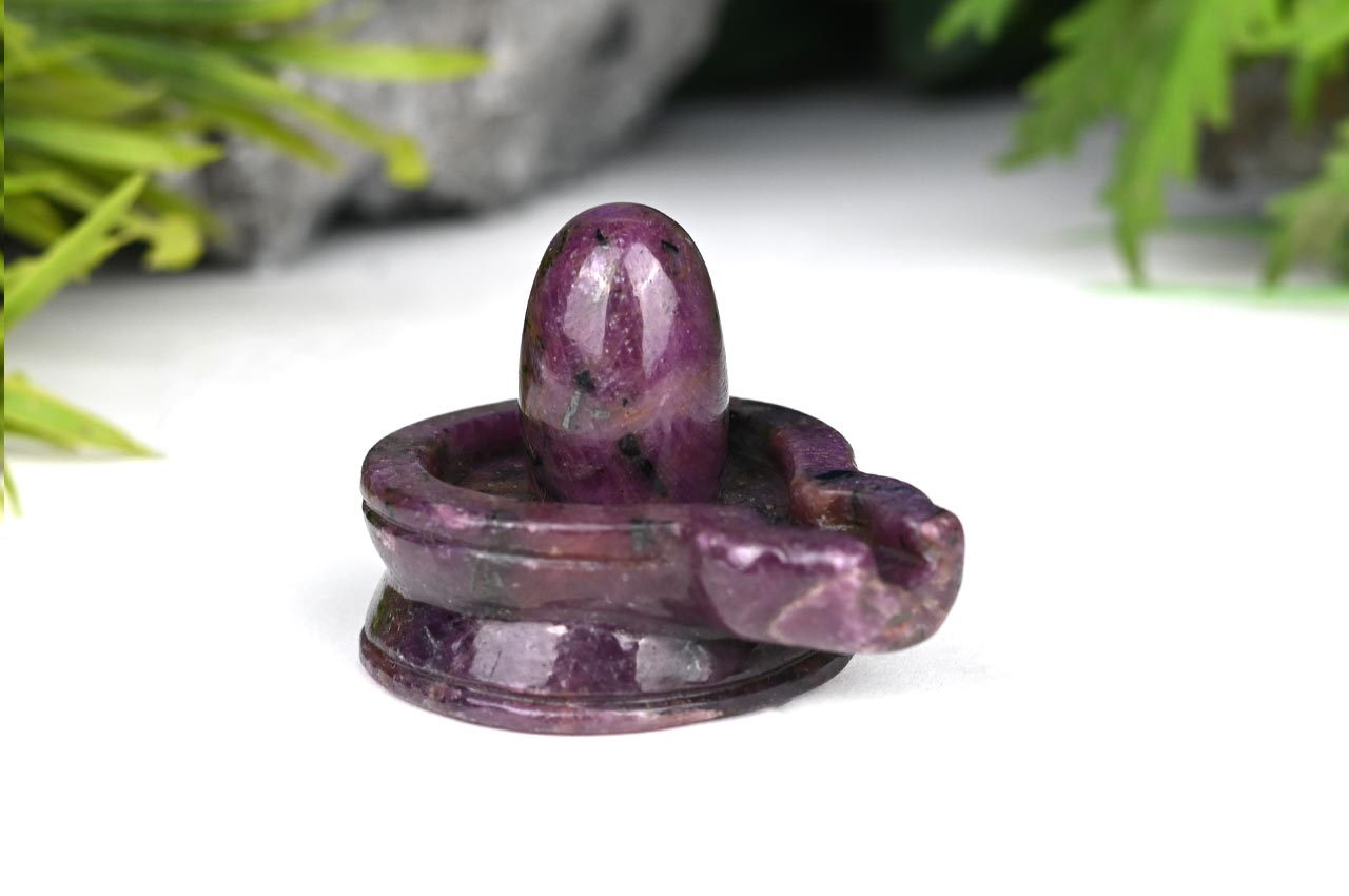 Ruby Shivling - 660 carats - Rudra Centre