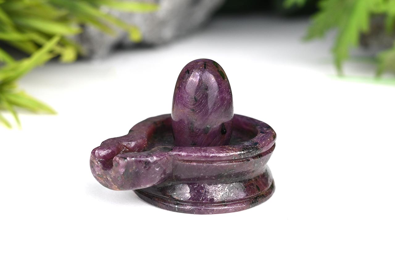 Ruby Shivling - 660 carats - Rudra Centre
