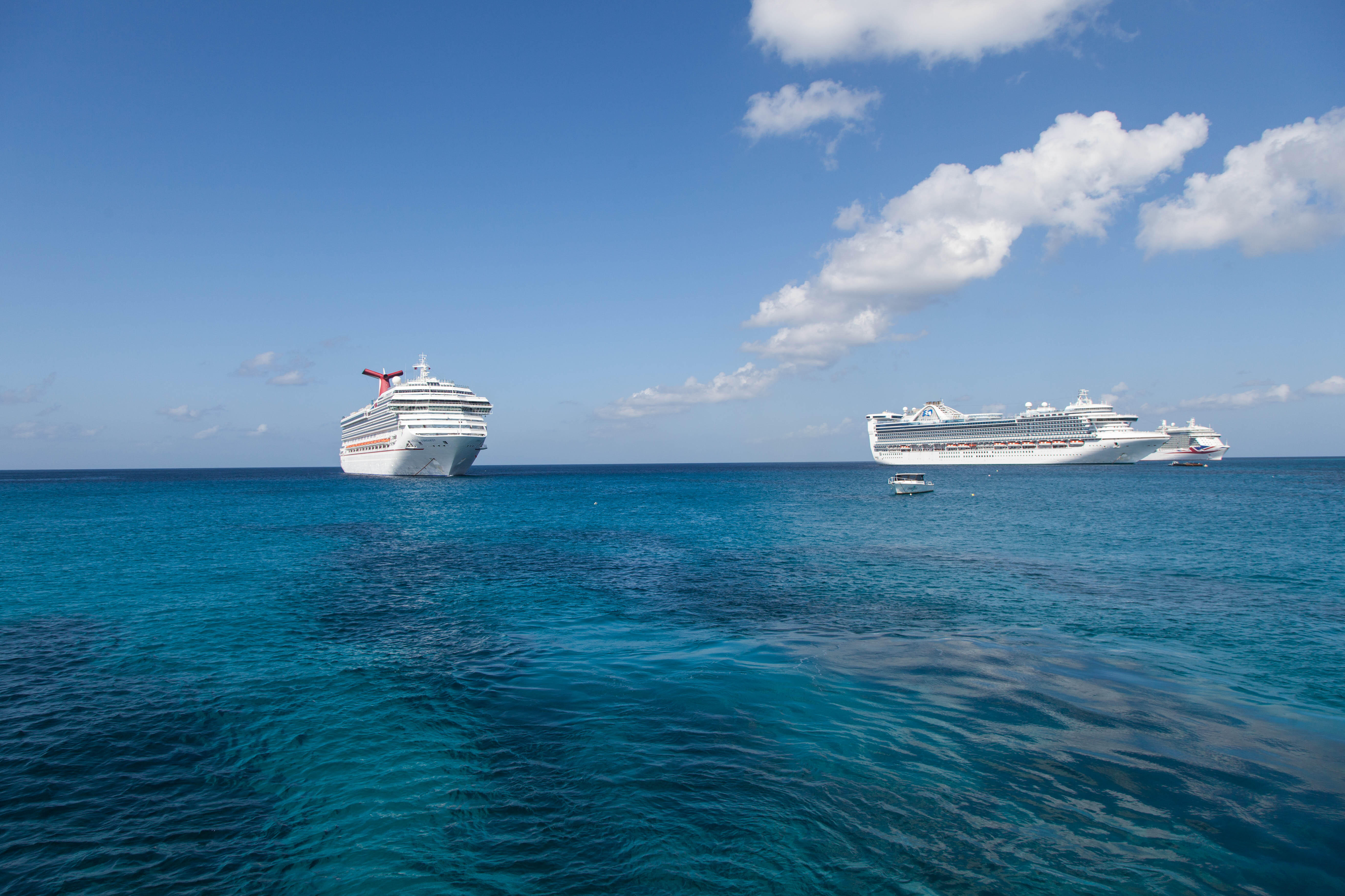 Weekend Cruises: Pros and Cons