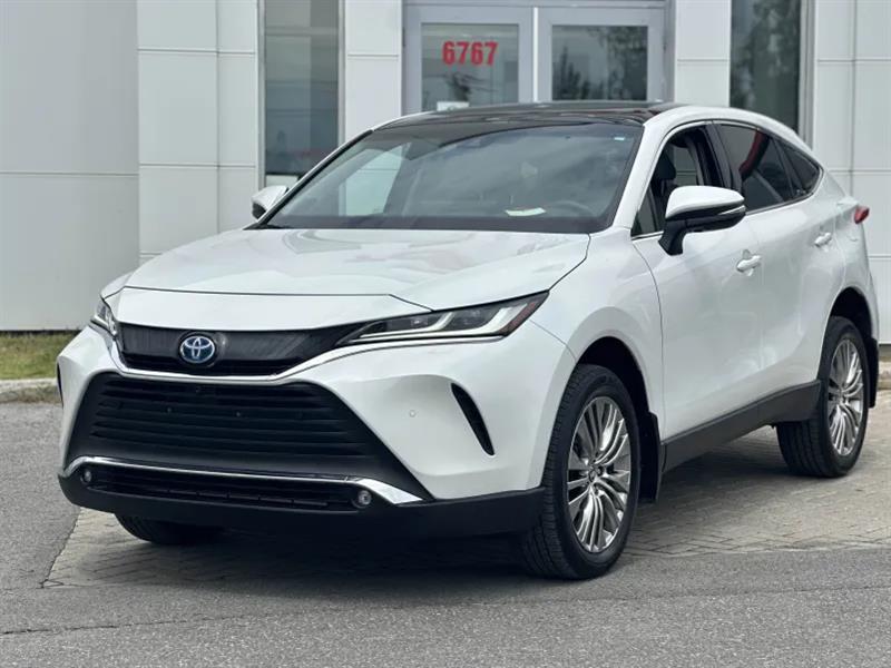 Used 2023 Toyota Venza with 16,965 km for sale at Otogo