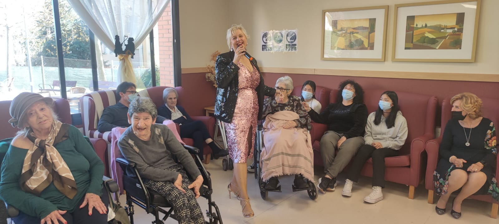 ACTUACIÓN MUSICAL: MARÍA LORA