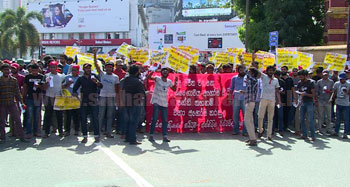 තම ගැටළු වහා විසඳා දෙන ලෙසට අග්නිදිග විශ්ව විද්‍යාලයේ තාක්ෂණ පීඨයේ ...