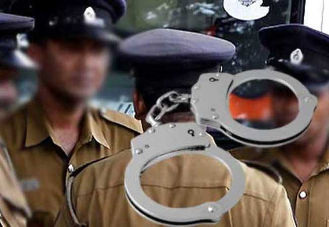 කොල්ලකෑමකට සැකපිට පොලිසියේ 3ක් අත්අඩංගුවට
