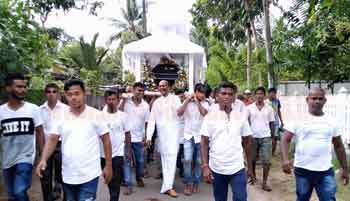 දෝලාවෙන් අවසන් ගමන් ගිය මවක්