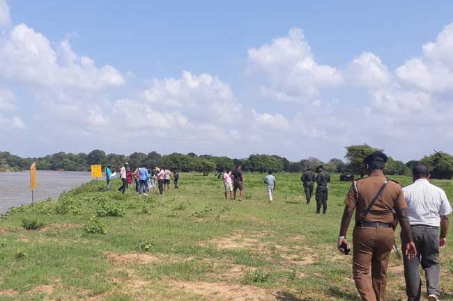 ත්‍රිකුණාමලයේ වැලි කැණීම් සඳහා සුදුසු ස්ථාන හඳුනා ගැණීමේ මෙහෙයුමක්