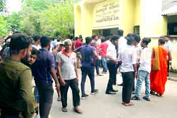 අත්අඩංගුවට ගත් සරසවි සිසුන් 52 කට ඇප-එක් සිසුවෙක් රිමාන්ඩ්