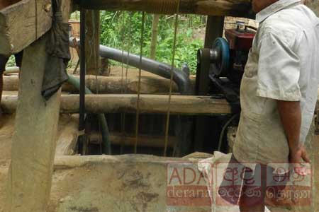 මැණික් පතලක් තුළ සිරවී දෙදෙනෙක් මරුට