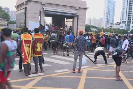 ගාලුමුවදොරට තවත් පිරිසක් එකතු වෙයි