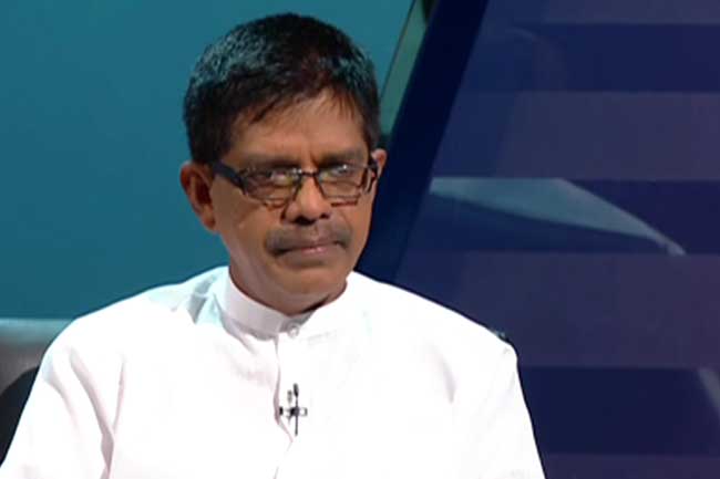 වැඩට බැස්සොත් අපිට ගොඩඑන්න පුළුවන් - රාජ්‍ය පරිපාලන ලේකම්