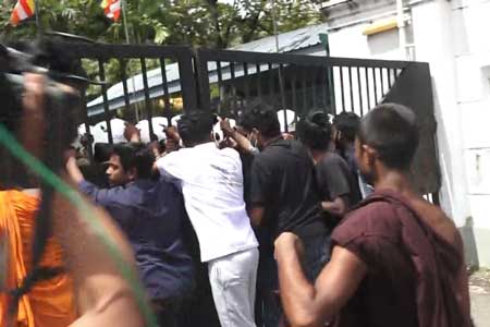 අන්තරේ විරෝධයට කඳුළු ගෑස් ප්‍රහාරයක්