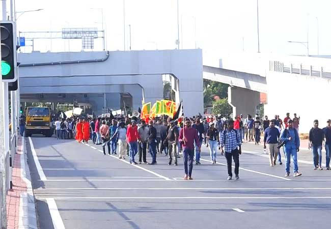 අන්තරේ පාගමනින් කොළඹ ට