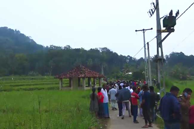 දරුවන් දෙදෙනාව ඝාතනය කළ පියා සියදිවි හානිකර ගනී