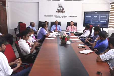 සඳුදා සිට වැඩවර්ජනයක් ඇරඹෙන බව වෘත්තීයවේදීන් කියයි