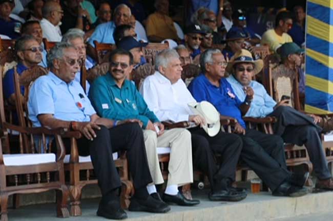 මහ තරගය බලන්න ආ ජනපති