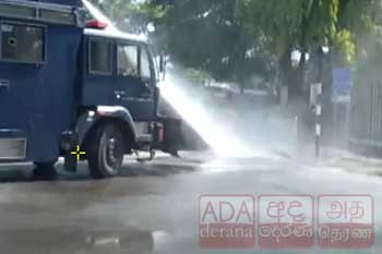 අන්තරේට ජල ප්‍රහාරයක්