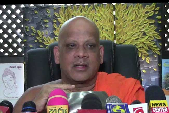 මිහින්තලේ හිමියන්ට ලැබුණු ආධාරය