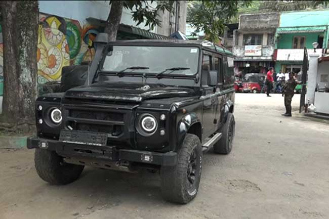 කොල්ලකෑ වාහන හිටපු මන්ත්‍රීගේ පුත්‍රයාගේ නිවසේ