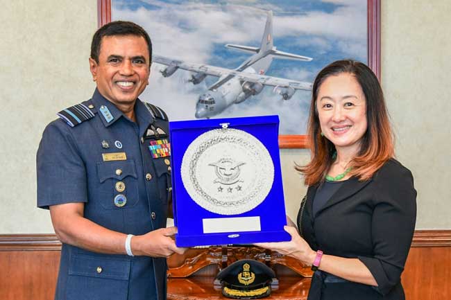 හමුවක්...