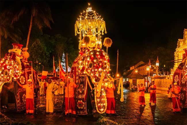පළමු රන්දෝලි පෙරහර අදයි