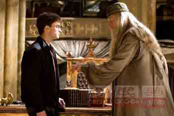 Dumbledore සදහටම නික්ම යයි