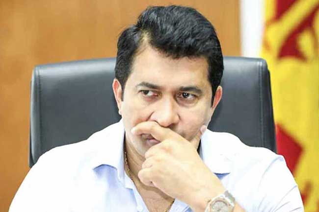 අමාත්‍ය රොෂාන් රණසිංහව ඉවත් කෙරේ