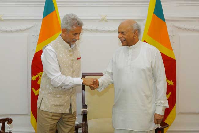 ඉන්දීය විදේශ අමාත්‍යවරයා අගමැති දිනේෂ් හමුවෙයි