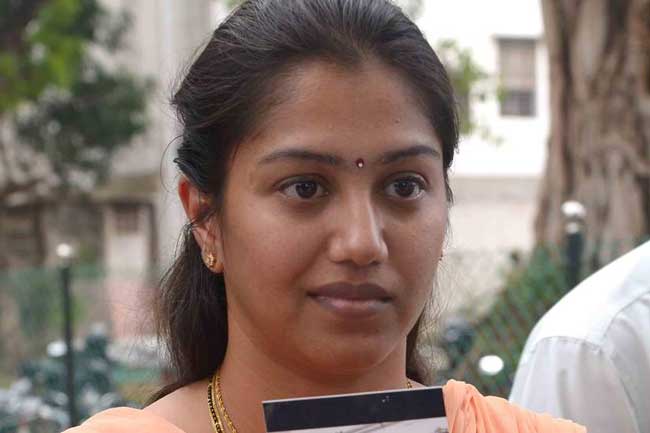 கணவர் மீது கொடுத்த புகாரைத் திரும்பப் பெற்றார் நடிகை!