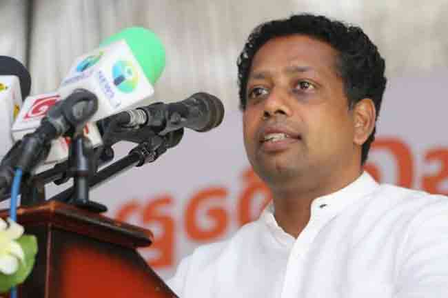 சகல சலுகைகளையும் பெற்று பாசாங்குக்காட்டி வருகின்றனர்