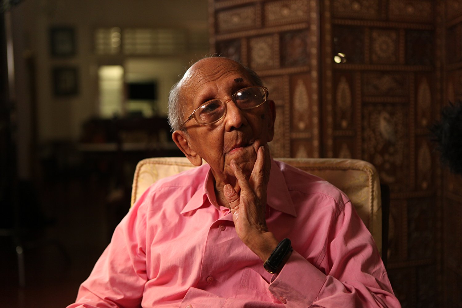 හෙළ සිනමාවේ පියා ලෙස සැලකෙන ආචාර්ය ලෙස්ටර් ජේම්ස් පීරිස් අවසන් ගමන් යයි ...