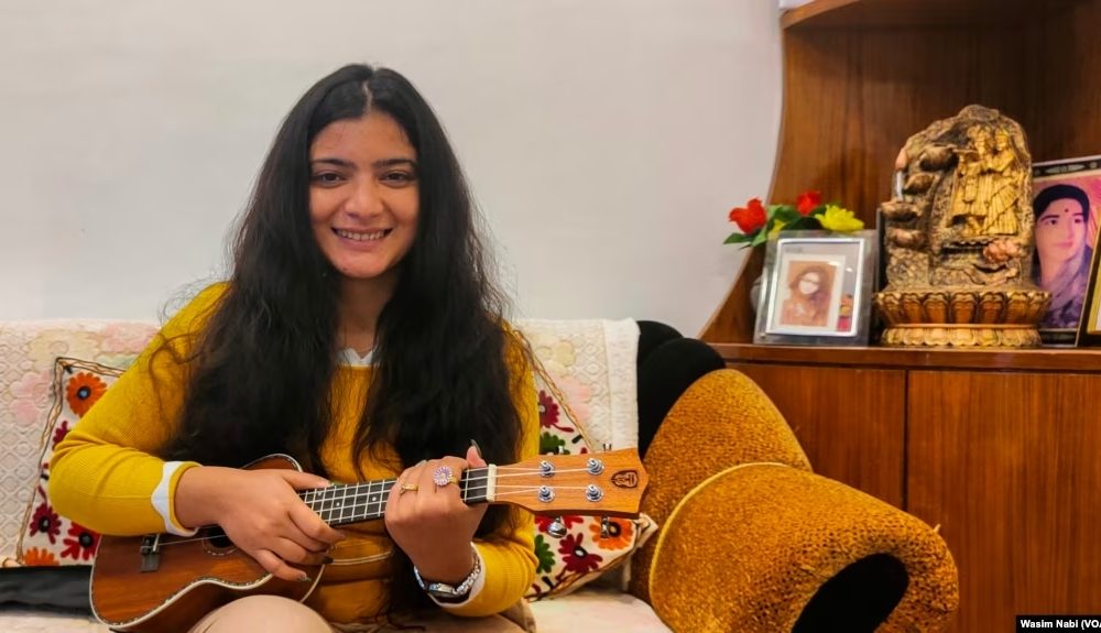 සාම්ප්‍රදායික සංගීතයට පෙම් බඳින කාශ්මීර කතුන්… - Web Gossip