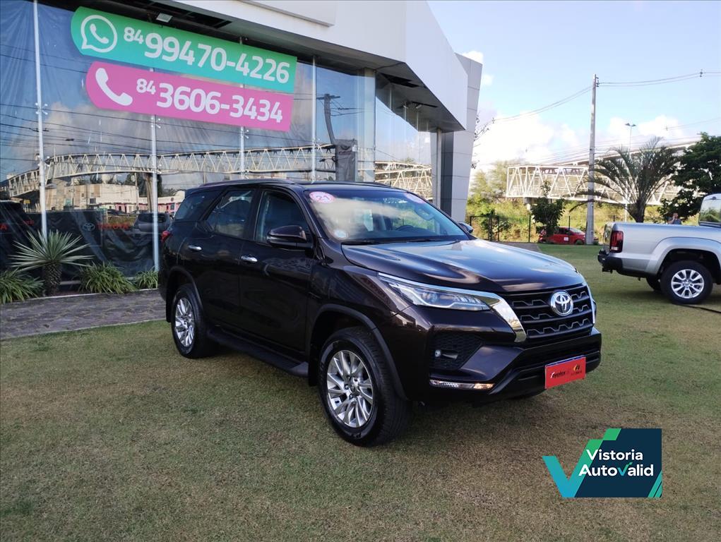 TOYOTA HILUX SW4 2.7 VVT-i FLEX SRV 7L 4X2 AUTOMÁTICO | Auto Parvi