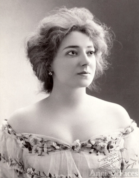 Helene Anna Held 001 Photo