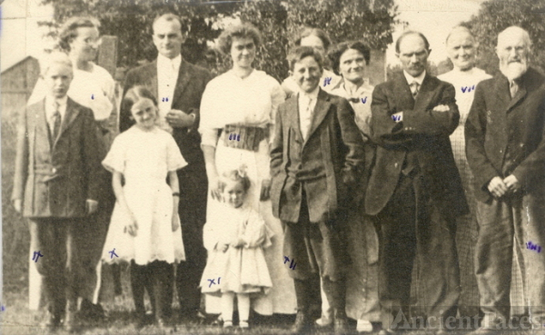 Allen family 1914 Photo