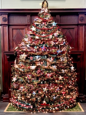 12/02/2022 | MML Book Tree Lighting | Morrill Memorial Library