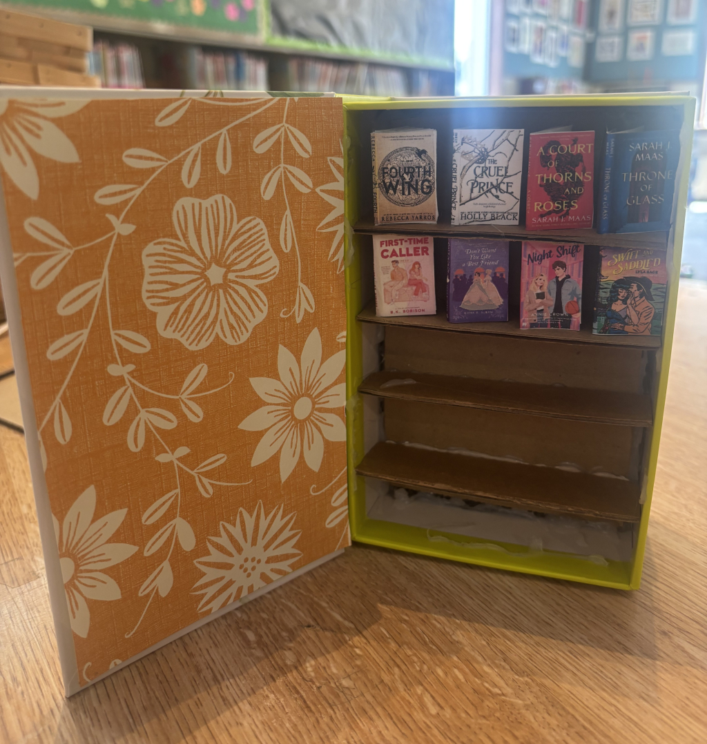 07/07/2025 | Upcycled Mini-Bookshelf Craft | Morrill Memorial Library