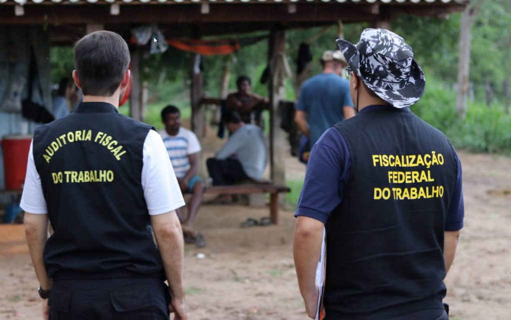O que faz o Auditor Fiscal do Trabalho? Conheça a carreira! O que faz o Auditor Fiscal do Trabalho? Conheça a carreira!