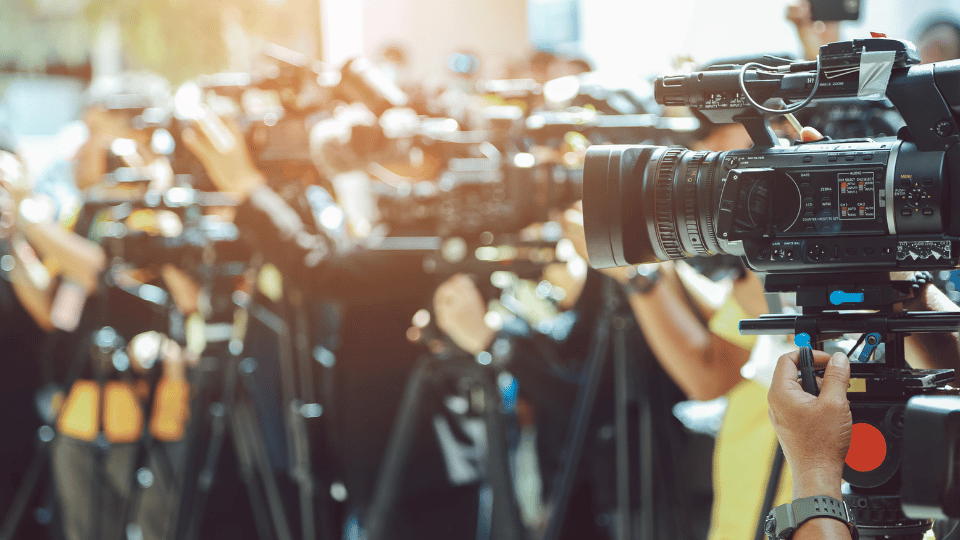 Navigating Ethical Dilemmas in Journalism: Insights & Solutions