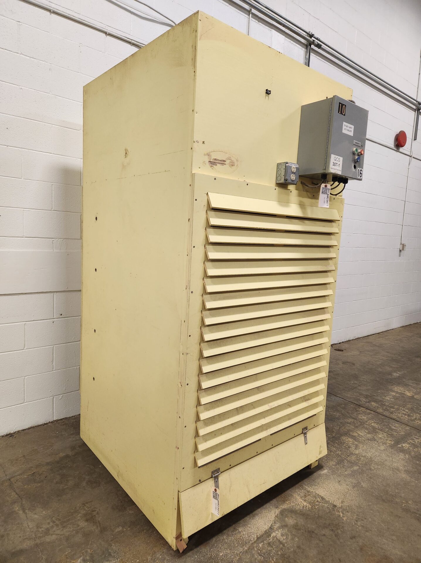 5,500 cfm Custom Systems UCB-1 Booth & Backdraft Dust Collector AM23077 ...