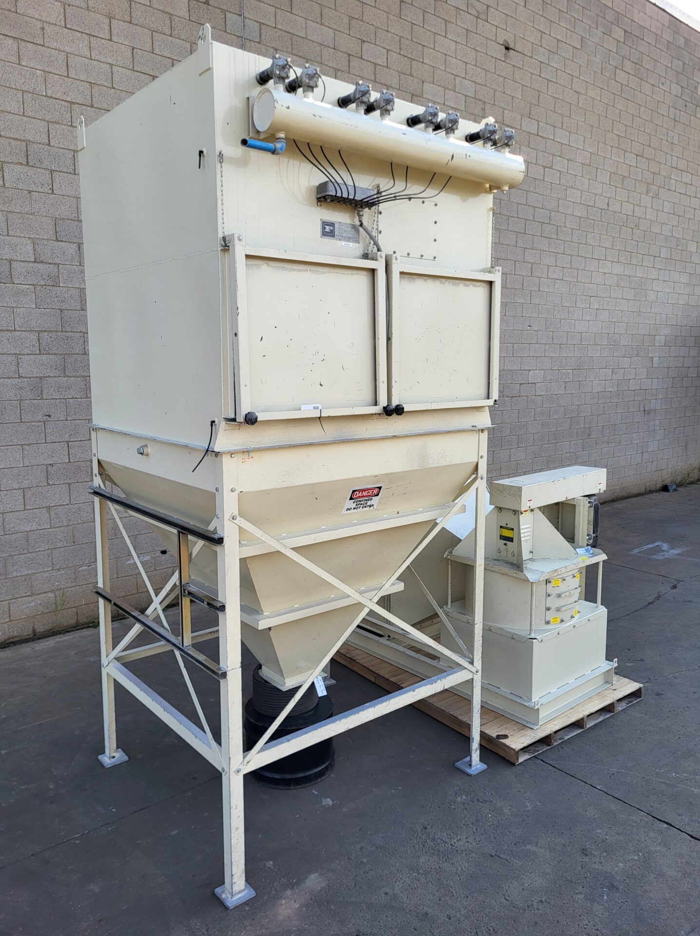 8,000 cfm Camfil Farr 16L Cartridge Dust Collector AM23760 - AM Industrial